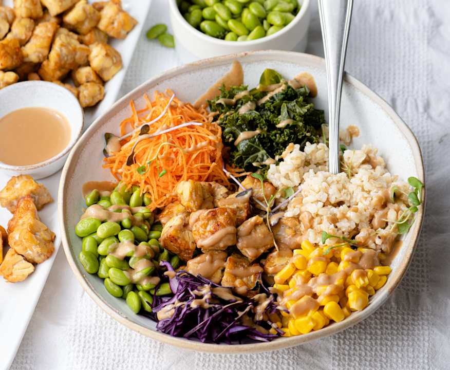 Tempeh-bowls med edamame og peanutbutter-sauce (2200 kcal) - Cookidoo ...