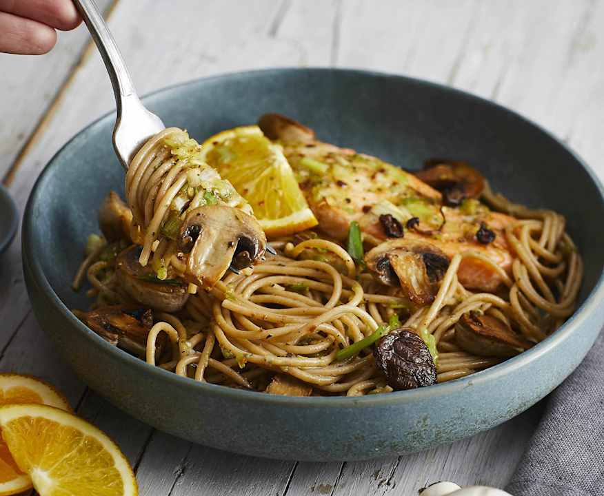 Spaghetti integrali con salmone all'arancia e funghi - Cookidoo® – das ...