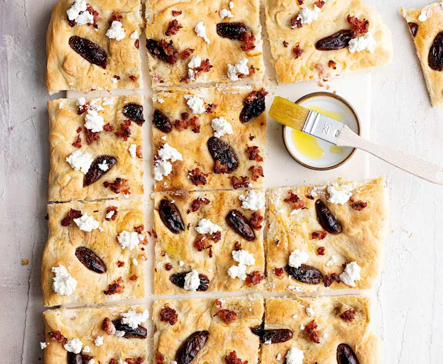 Focaccia aux dattes, bacon et fromage de chèvre - Cookidoo® – la nostra ...