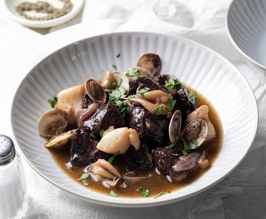 Stoofpotje van Runderwang met Mosselen en Inktvis - Cookidoo® – das ...