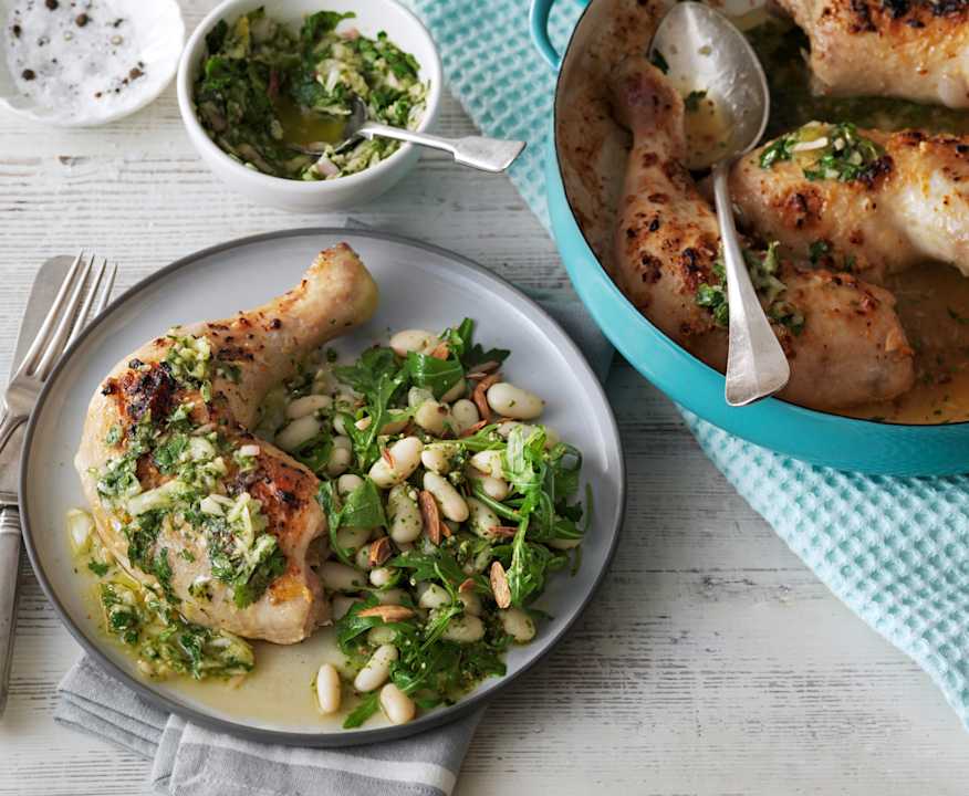 Poulet aux herbes et salade d'haricots blancs avec pesto de roquette ...