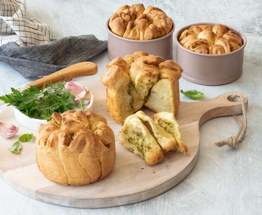 Mini herb and garlic pull apart bread - Cookidoo® – the official ...