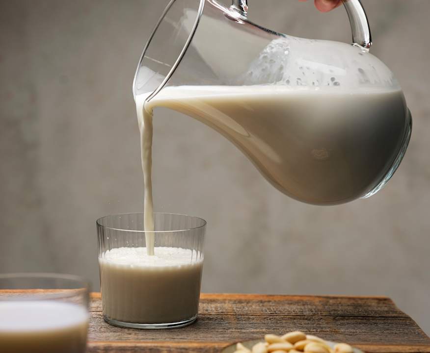 milk pouring