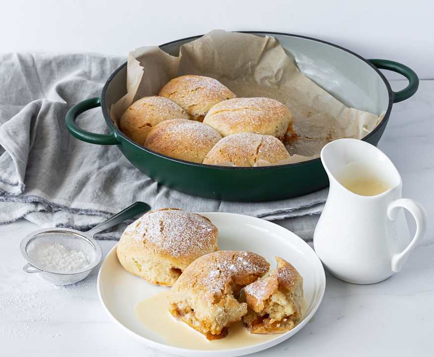Buchteln with vanilla custard (Sweet Austrian rolls) - Cookidoo® – the ...