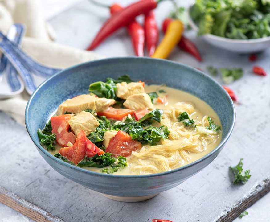 Thaisuppe med kylling og nudler (1800 kcal) - Cookidoo® - официалната ...