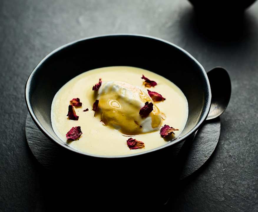 Floating islands on white chocolate custard - Cookidoo® – the official ...