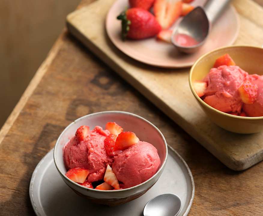Vegan Strawberry Ice Cream - Cookidoo® – the official Thermomix® recipe ...