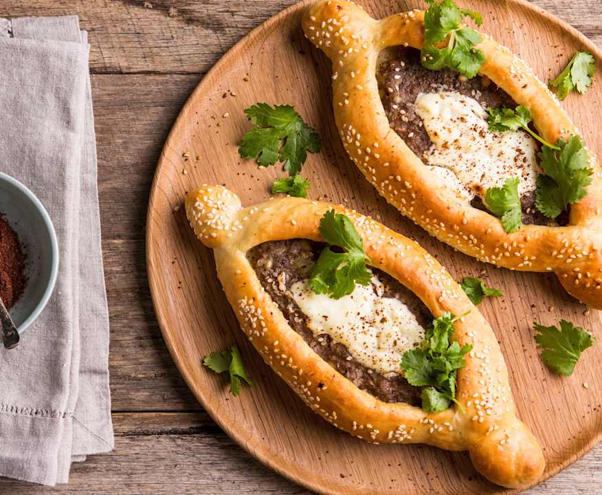 Pide with Lamb, Cinnamon, Pine Nuts and Yoghurt - Cookidoo® – la nostra ...