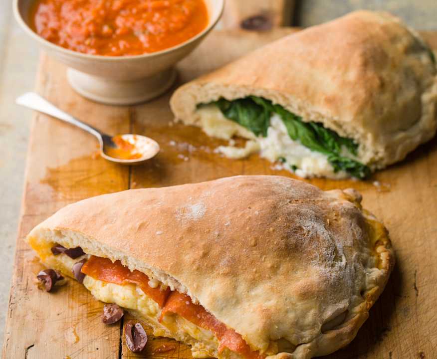 Calzones with Marinara Sauce - Calzoni con salsa marinara - Cookidoo ...