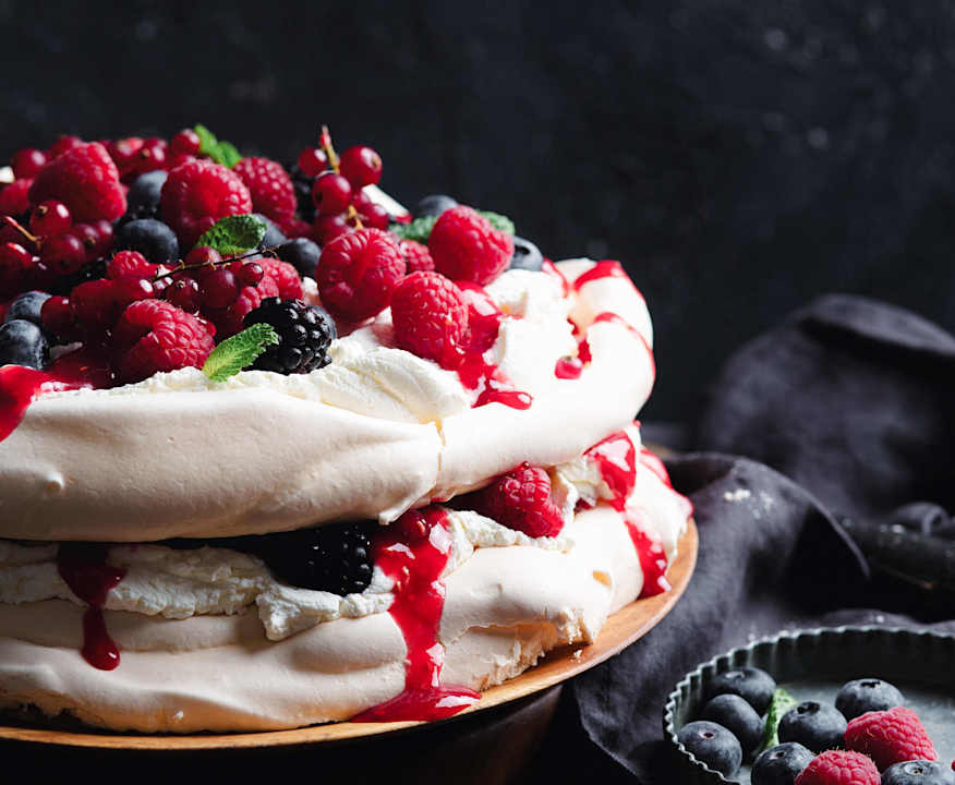 Mixed Berries Pavlova Stack - Cookidoo® – the official Thermomix ...