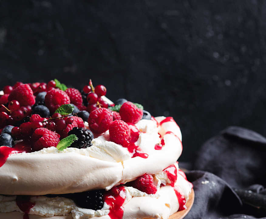 Mixed Berries Pavlova Stack - Cookidoo® – the official Thermomix ...