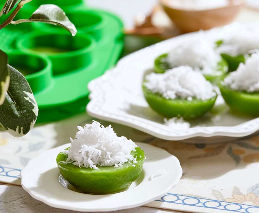 Kuih Kosui Pandan (Pandan Rice Cake with Grated Coconut) - Cookidoo ...