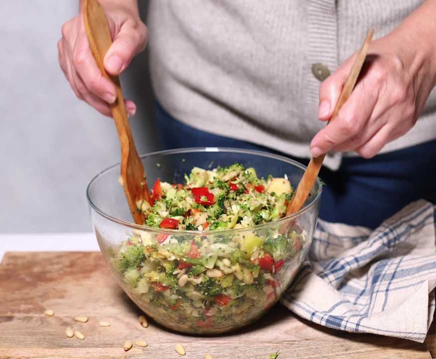 Broccoli Salad with Red Peppers and Pine Nuts - Cookidoo® – la nostra ...