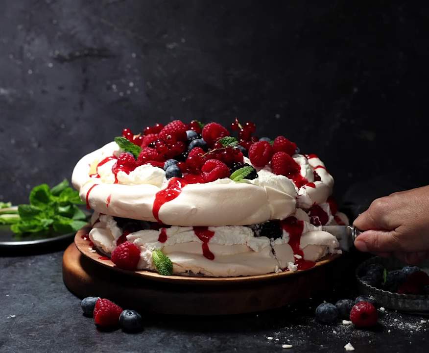 Mixed Berries Pavlova Stack - Cookidoo® – the official Thermomix ...