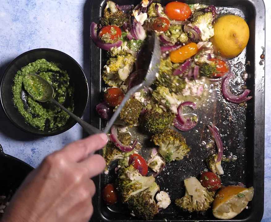 Légumes rôtis à la grecque au pesto de roquette et au citron - Cookidoo ...