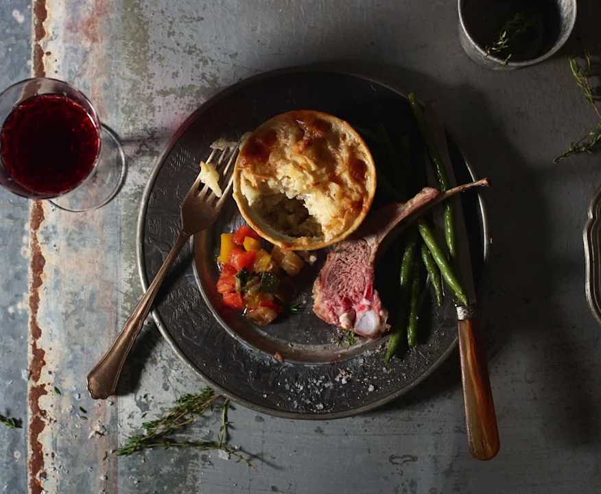 Comber jagnięcy z ratatouille, fasolką szparagową i gratin z ziemniaków ...