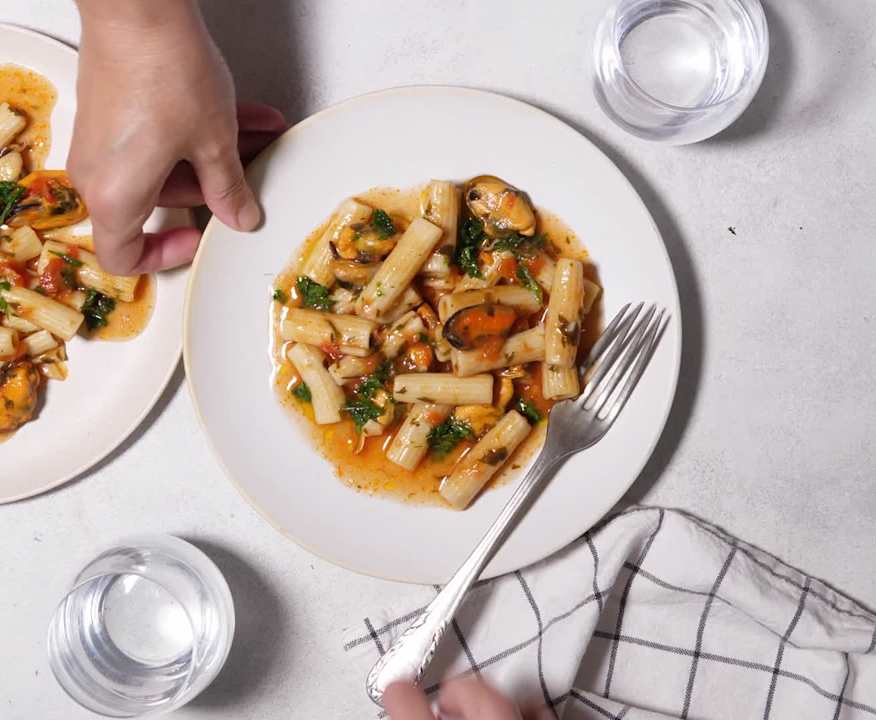 One-Pot Tomato Garlic Pasta with Mussels - Cookidoo® – the official ...
