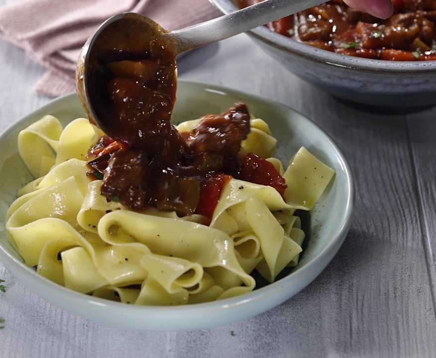 Kalbsbäckchen-Ragout in Metaxa-Sauce - Cookidoo® – das offizielle ...