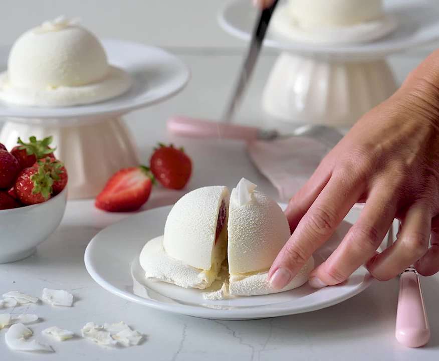 Kokosowe półkule z truskawką i bezą - Cookidoo® – the official ...